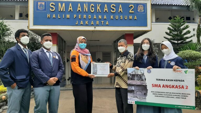 Peduli Semeru, DMC Terima Donasi dari SMA Angkasa 2 Halim Perdana Kusuma