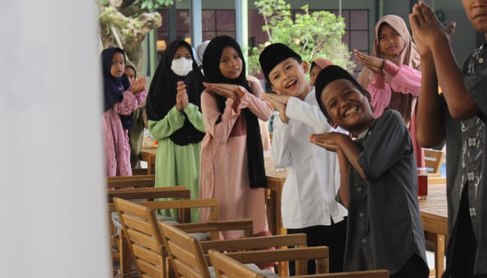 Making Orphans Smile, Dompet Dhuafa and Otella & Buranchi Restaurant ...