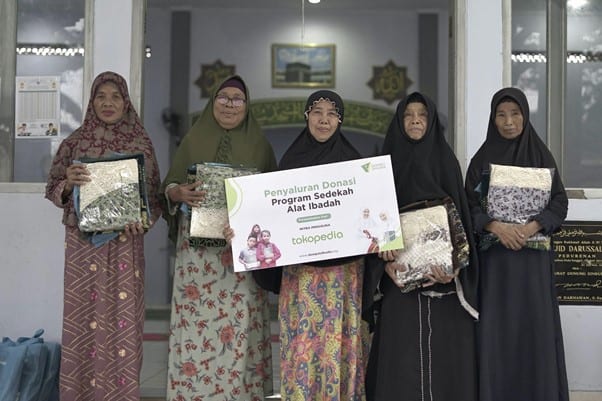 DD and Tokopedia Distribute Worship Tools and Iftar Packages