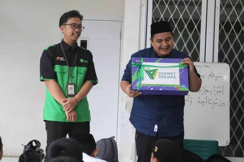 Limitations don't stop Ustaz Hari from teaching the Quran