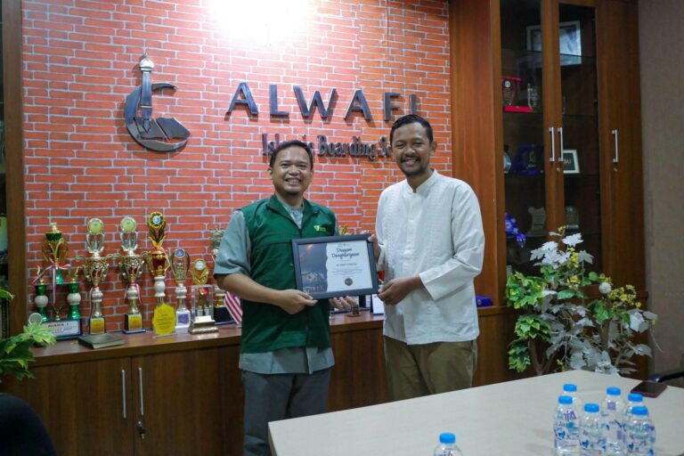 Al Wafi Boarding School Helps Lewotobi Eruption Survivors