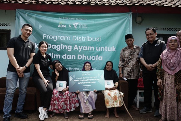 ADM Indonesia, DD Distribute Fresh Chicken for Community