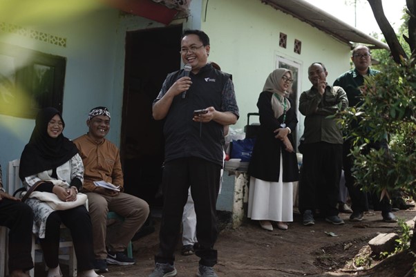 ADM Indonesia, DD Distribute Fresh Chicken for Community