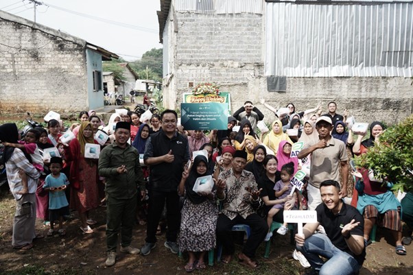 ADM Indonesia, DD Distribute Fresh Chicken for Community